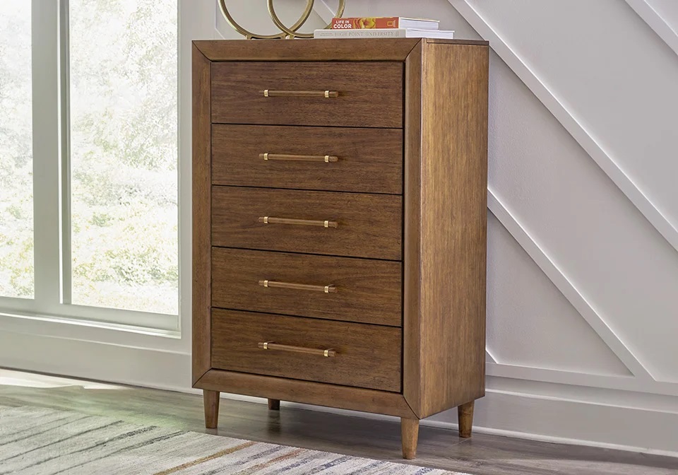 Lyncott Brown Chest - Goodman Creek Furniture & Appliance